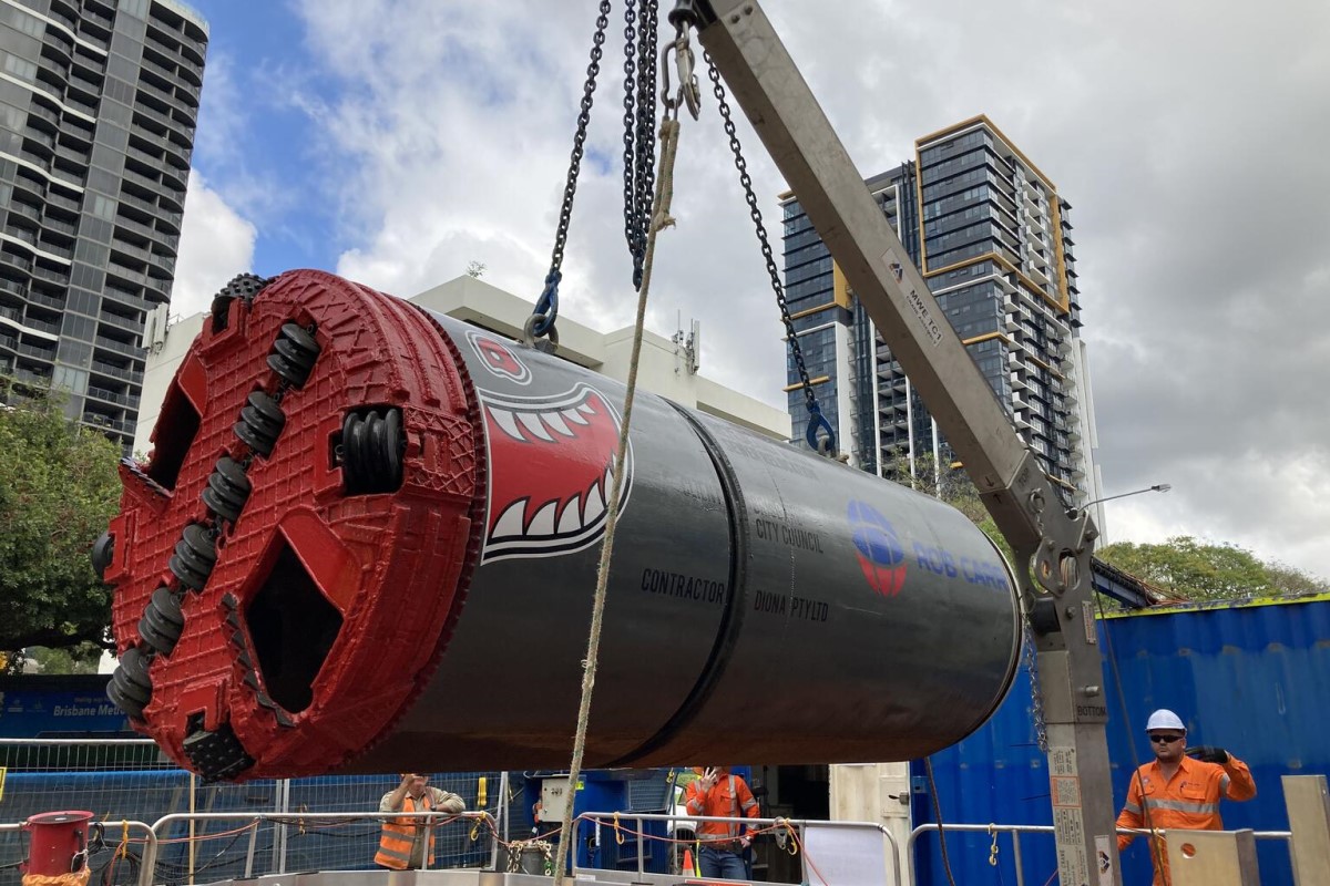 Tunnelling | ROB CARR